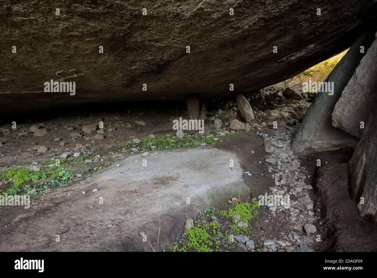 Granite cave formation hi-res stock photography and images - Alamy