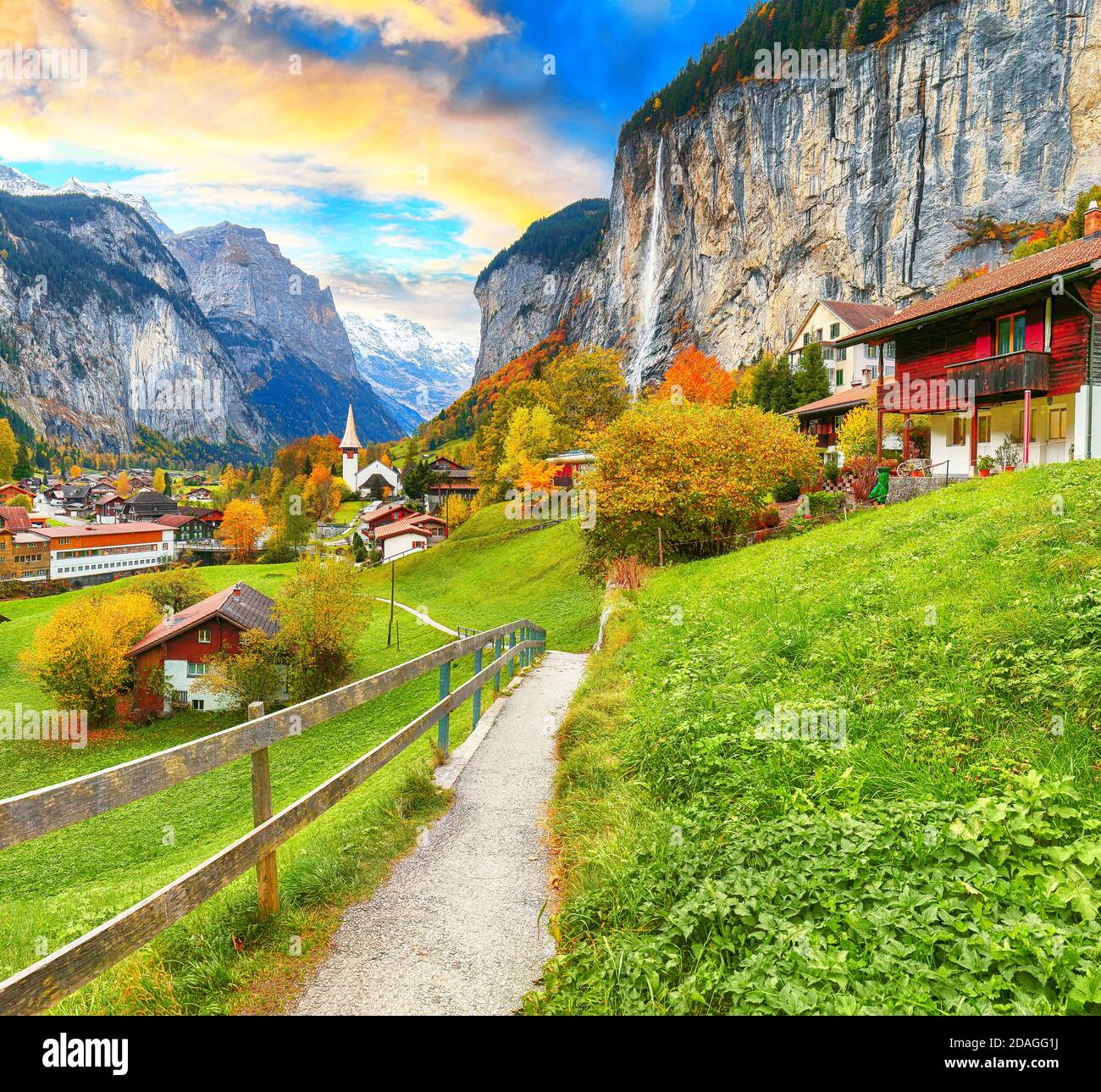 Astonishing autumn view of Lauterbrunnen valley with gorgeous Staubbach ...