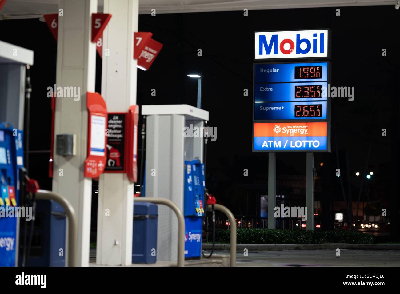 Mobil gas station prices hi-res stock photography and images - Alamy