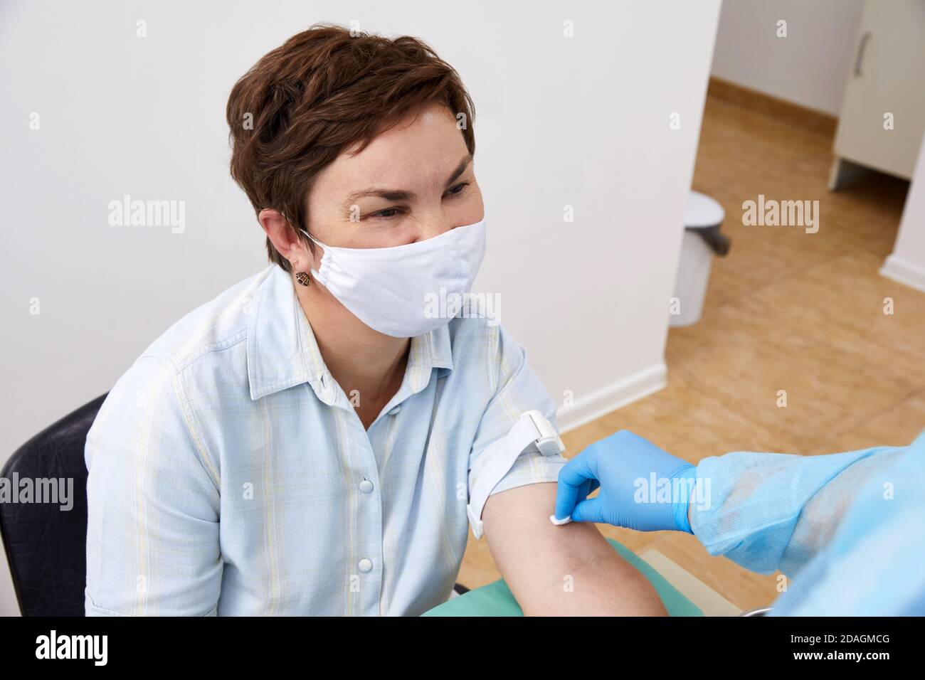 Nurse taking blood sample to make a test in laboratory Stock Photo - Alamy