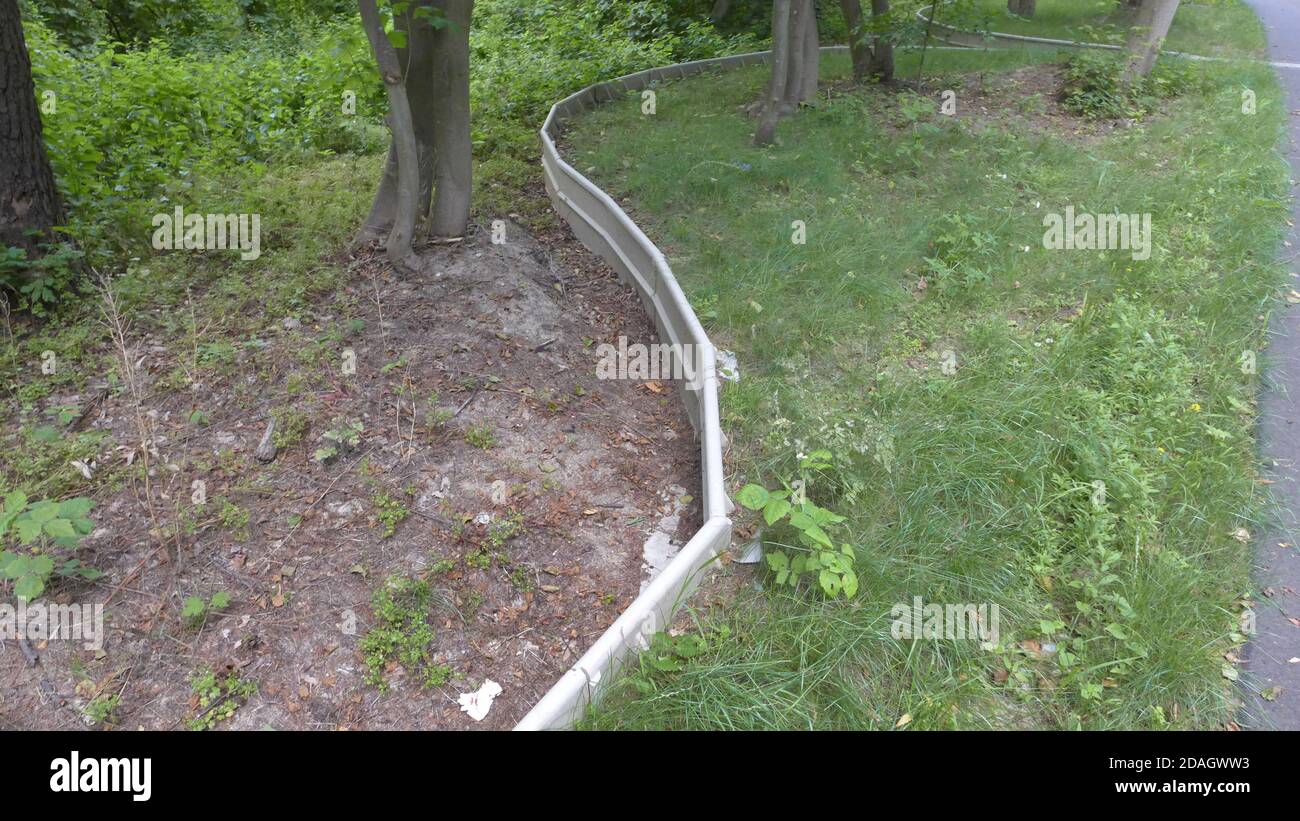 Toad fence hi-res stock photography and images - Alamy