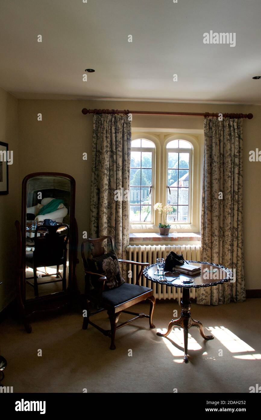 Traditional british living room hi-res stock photography and images - Alamy