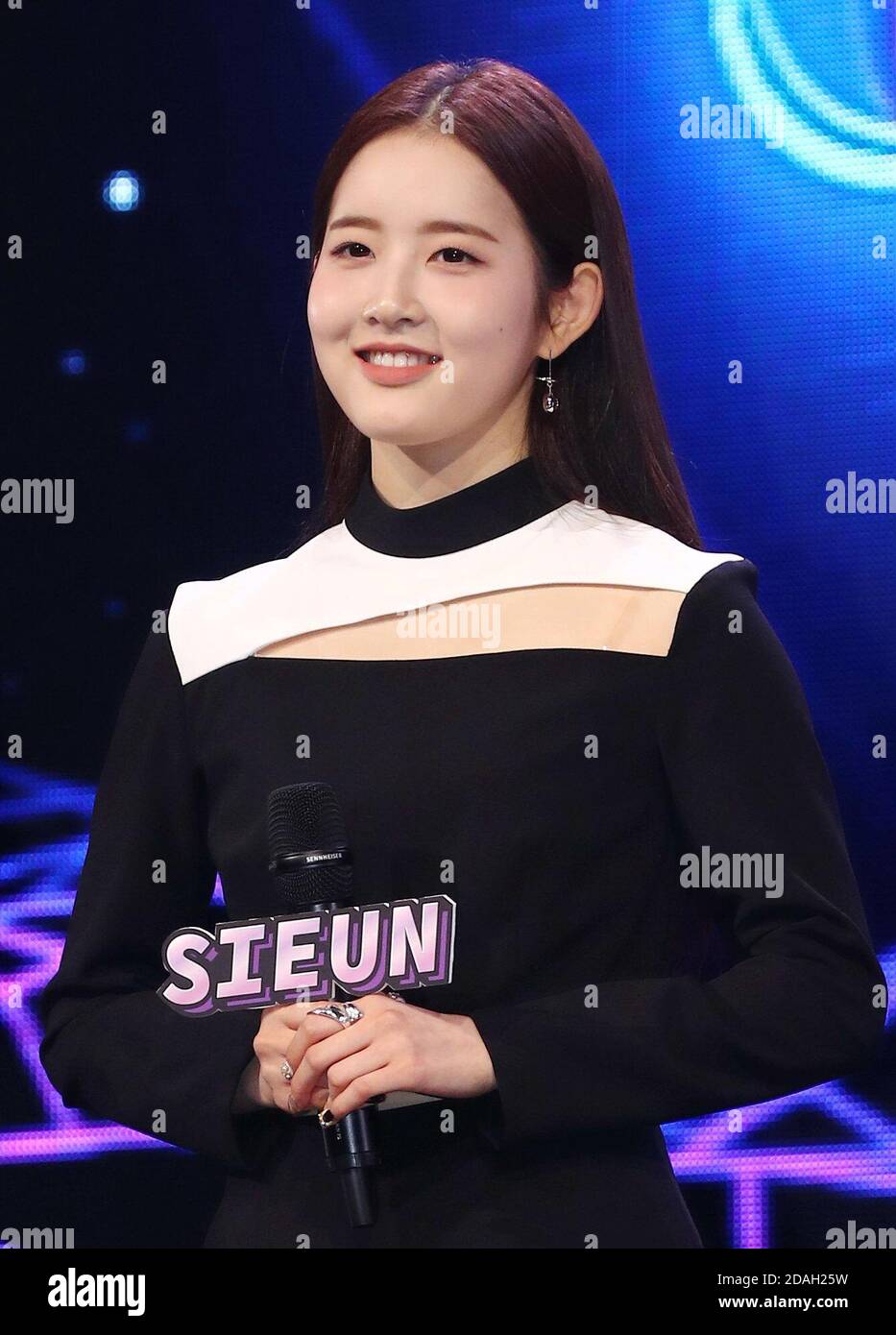 13th Nov, 2020. S. Korean girl group STAYC Park Si-eun, a member of ...