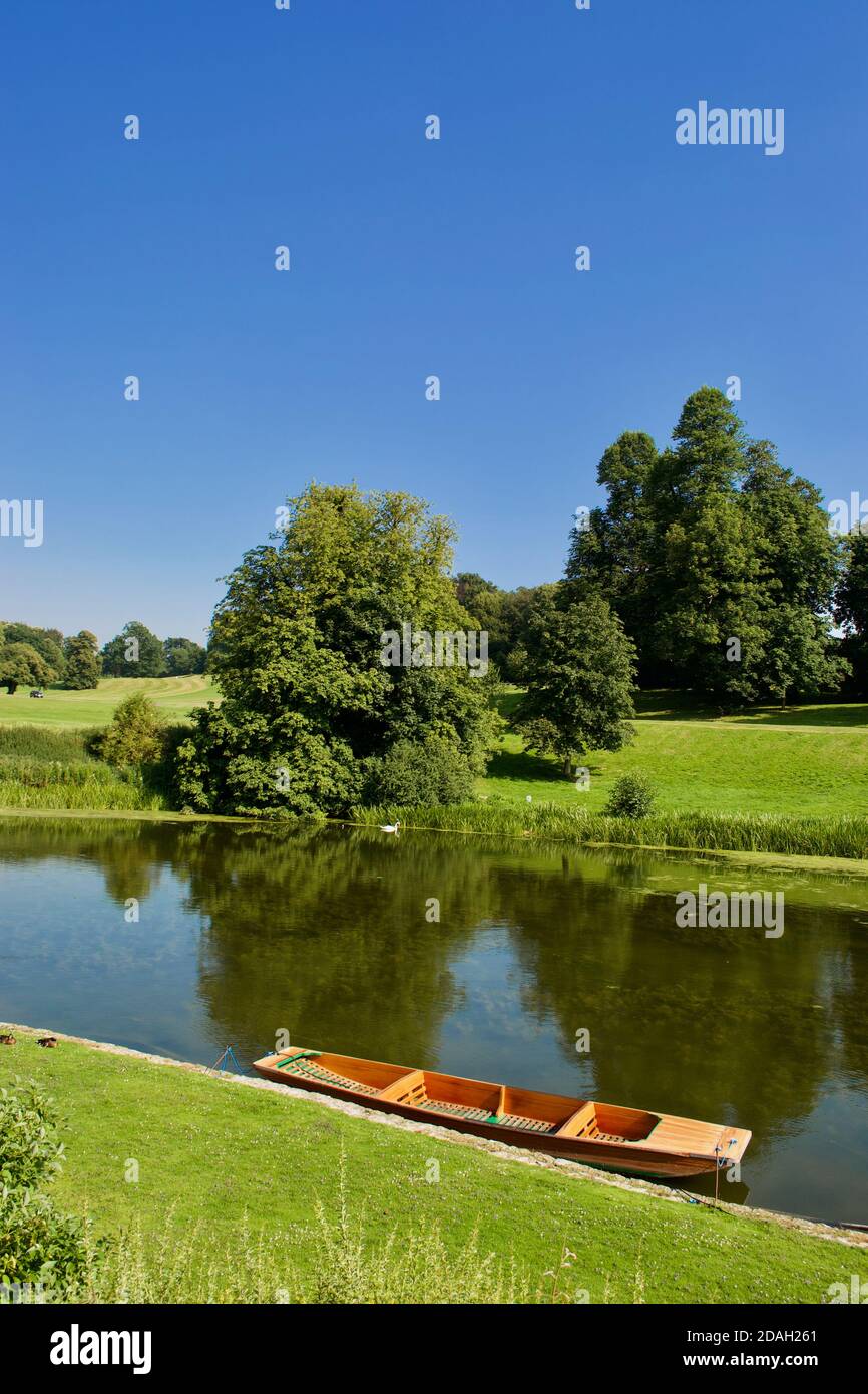 English punt boat hi-res stock photography and images - Alamy