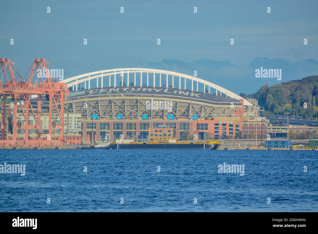 The downtown Seattle waterfront and skyline on Elliott Bay in King ...