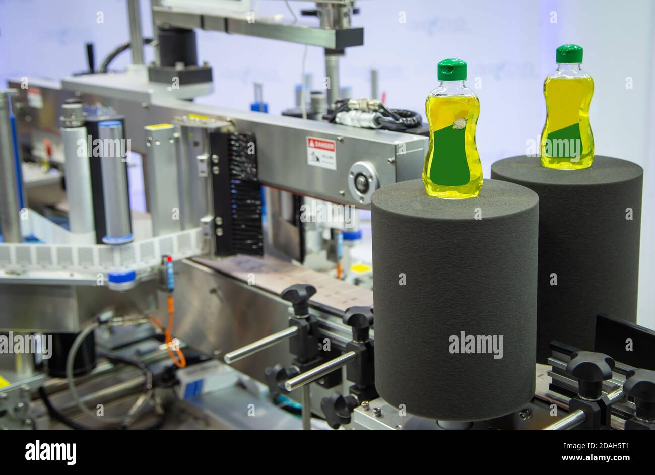 Labeling machine hi-res stock photography and images - Alamy