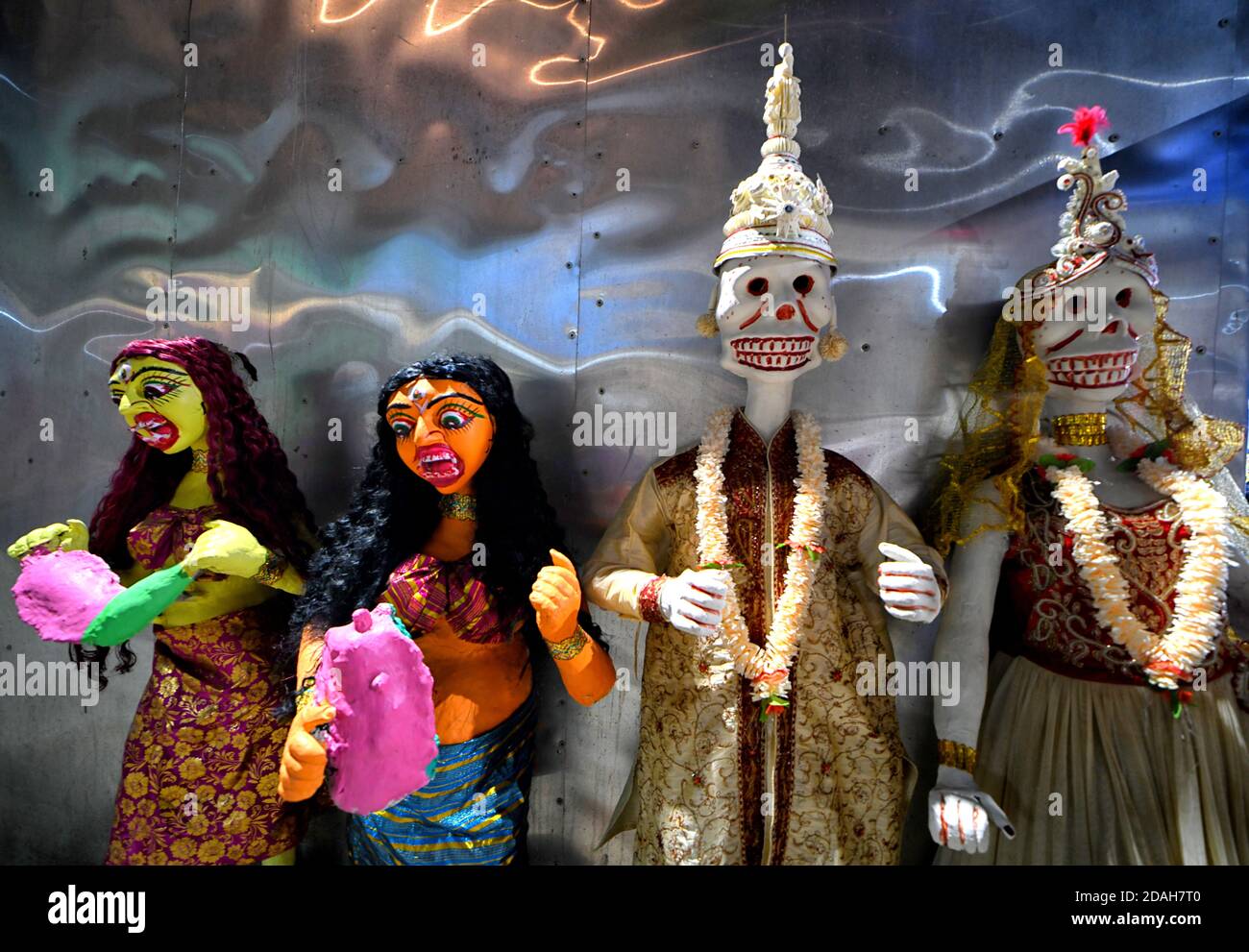 Kolkata, India. 12th Nov, 2020. Demon clay structures are being kept on ...