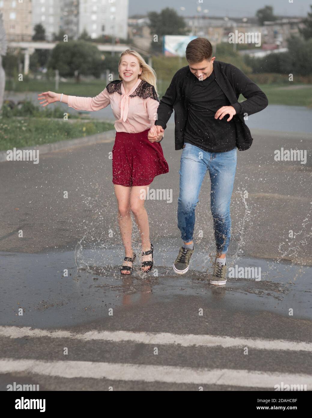Smile splashing hi-res stock photography and images - Alamy