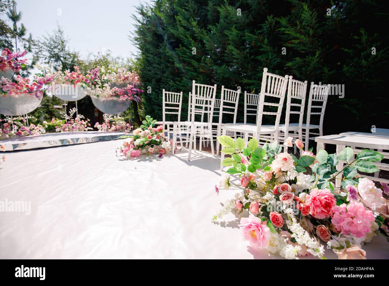 Decorative design of a wedding arch with flowers Stock Photo - Alamy