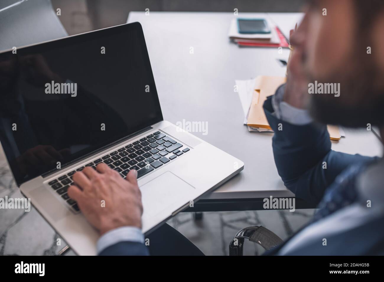 Open collars hi-res stock photography and images - Alamy