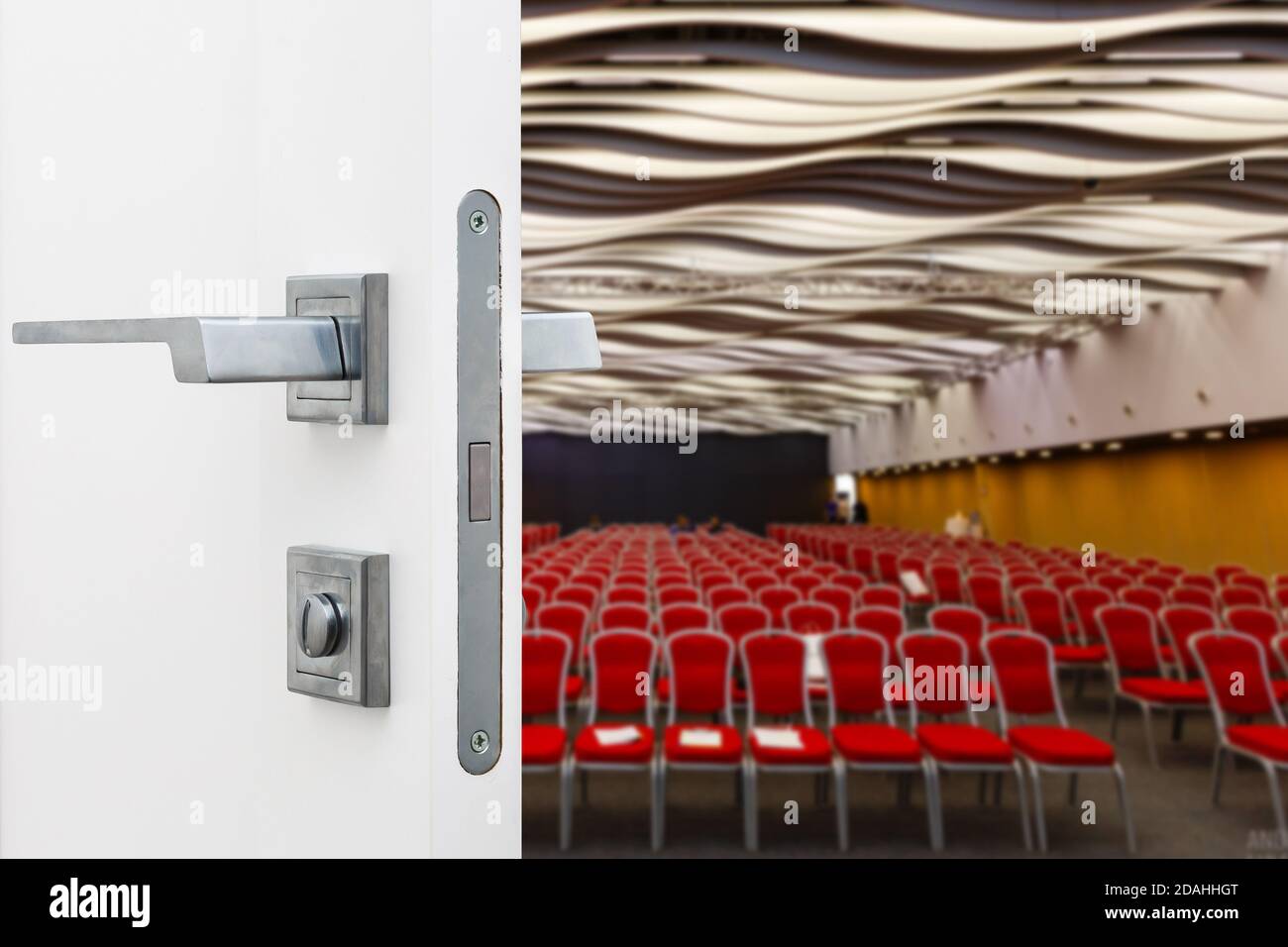 Modern office meeting rooms hi-res stock photography and images - Alamy