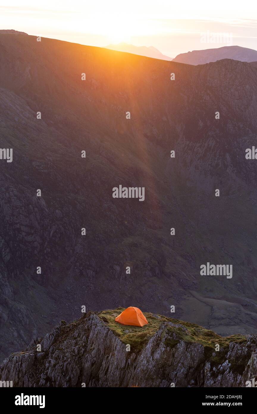 Rocky mountain cliff tent hi-res stock photography and images - Alamy