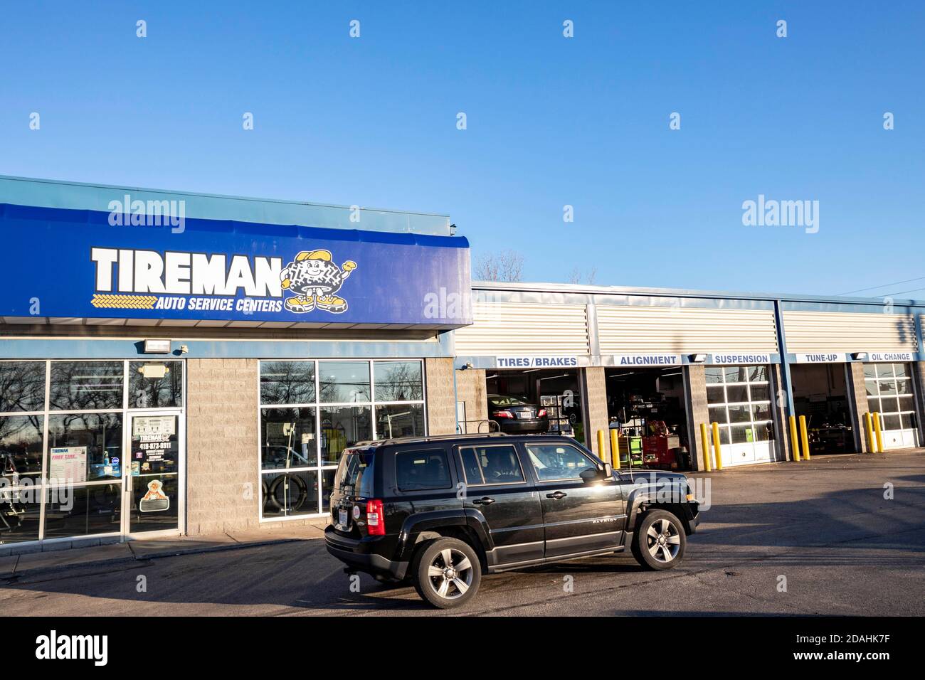 Tireman hi-res stock photography and images - Alamy