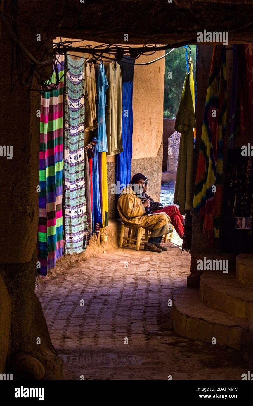 Arab man in typical arab hi-res stock photography and images - Alamy