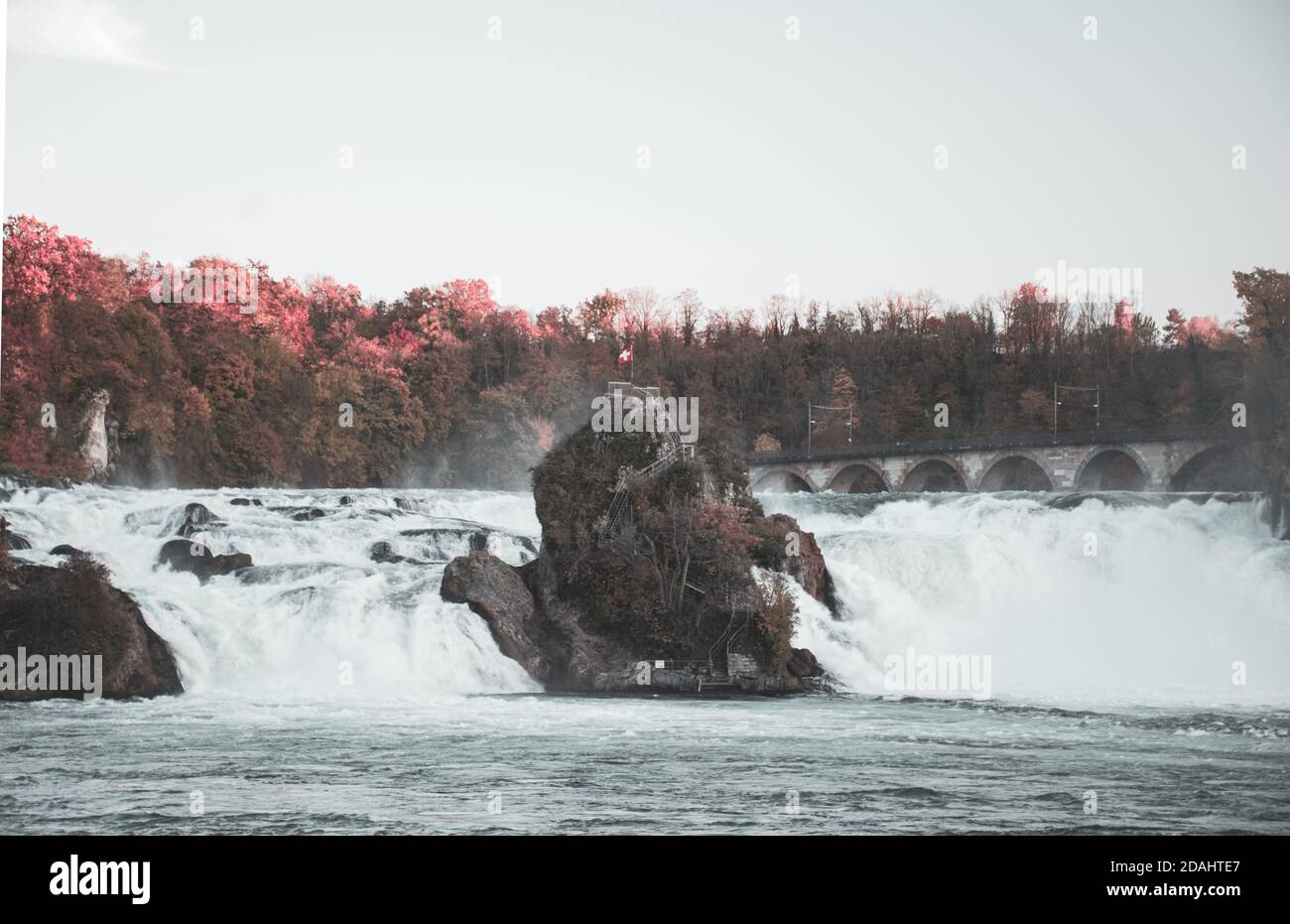 Big waterfalls hi-res stock photography and images - Alamy