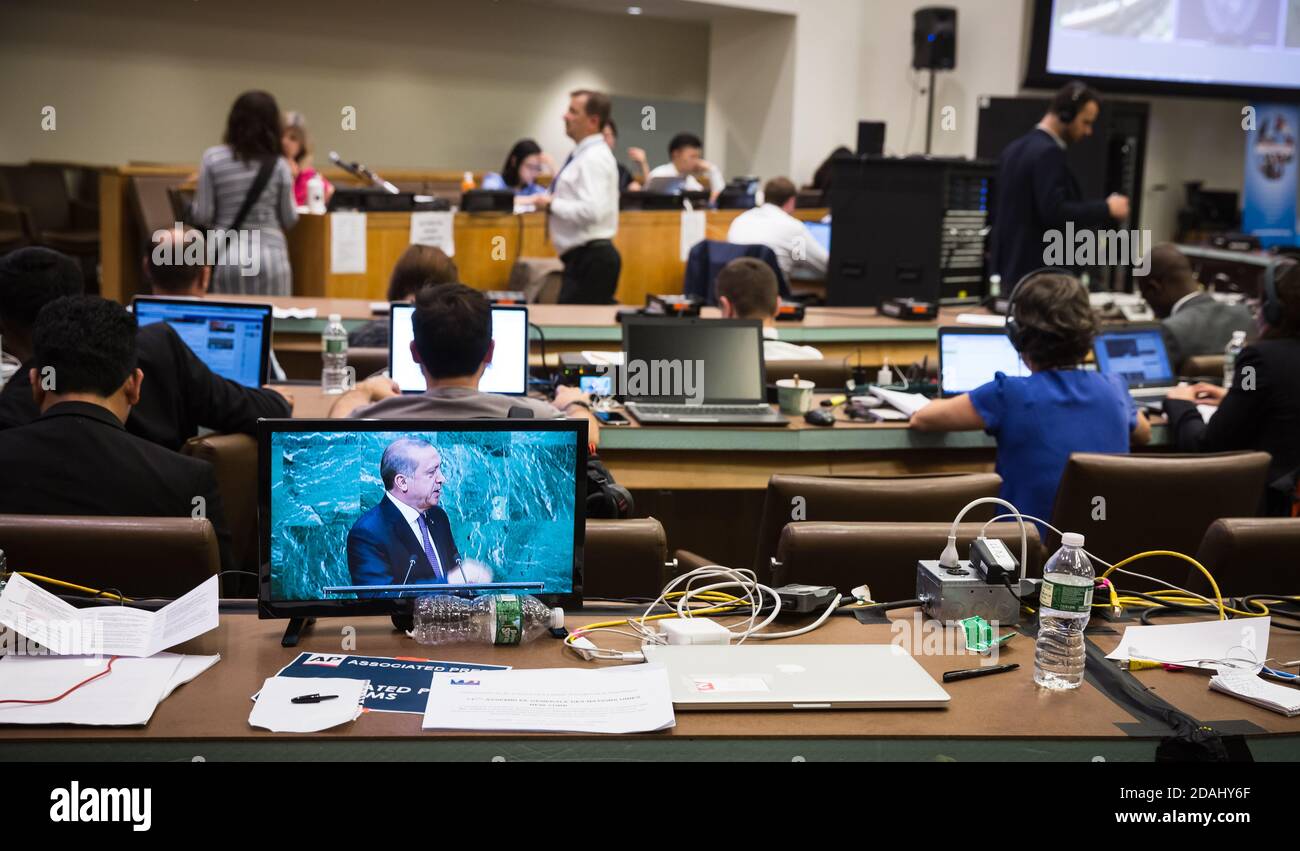 United nations meeting room nyc hi-res stock photography and images - Alamy