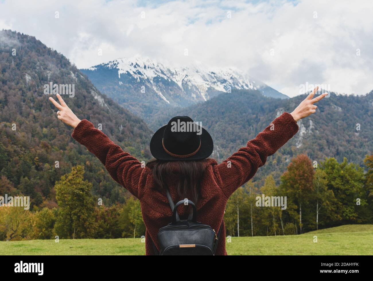 Throwing peace sign hi-res stock photography and images - Alamy