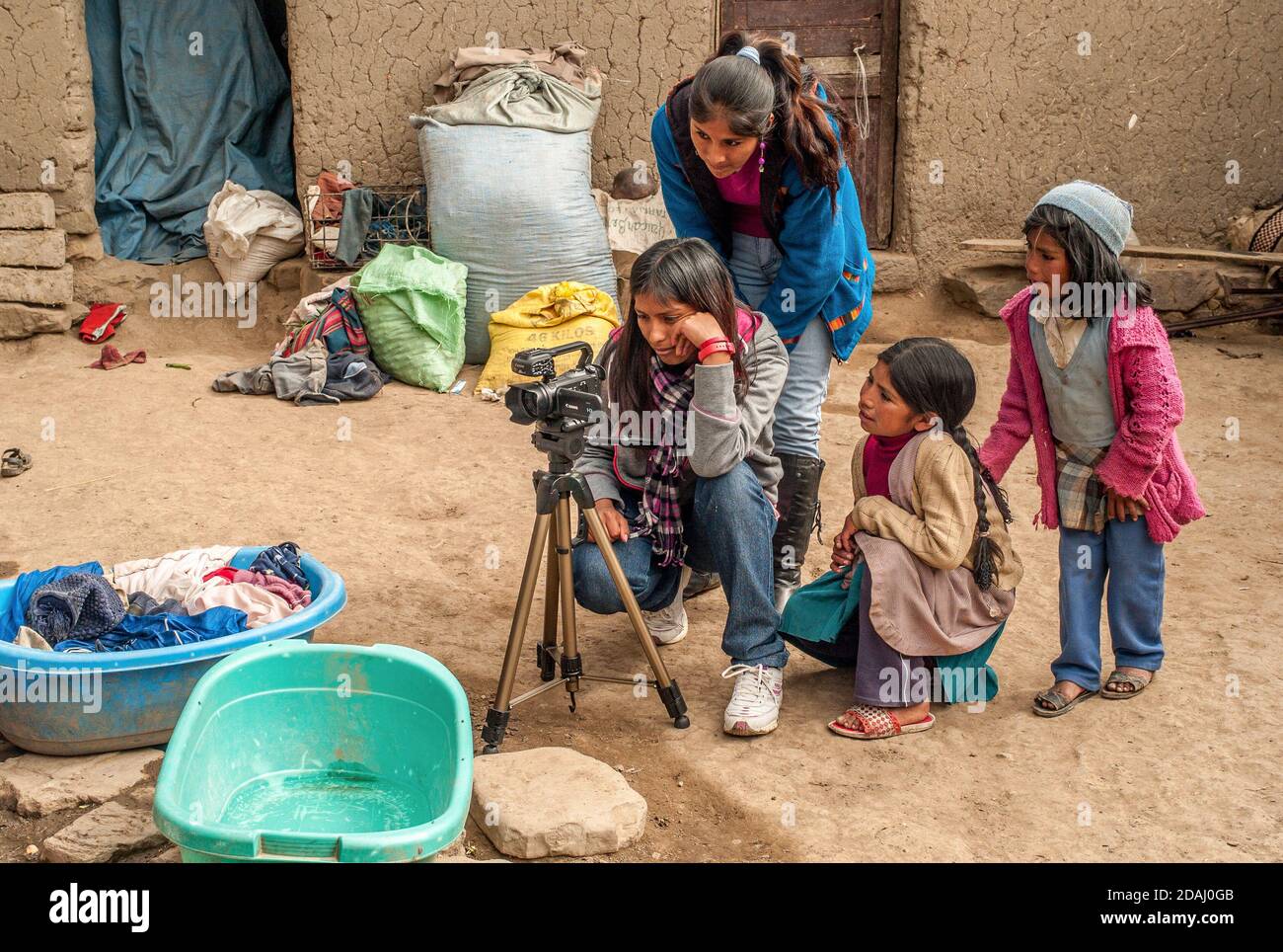Peru street market women poverty hi-res stock photography and images ...