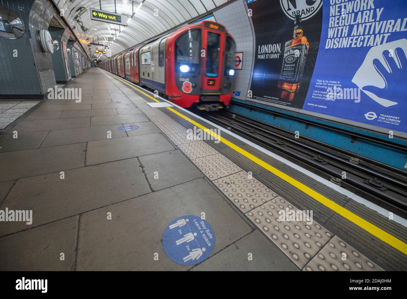London underground poster and train hi-res stock photography and images ...