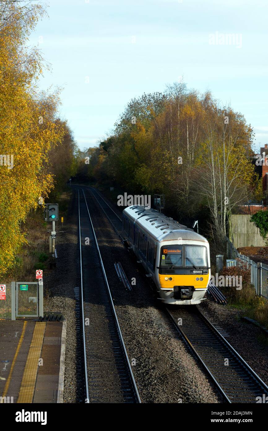Chiltern Railways class 165 diesel train arriving at Lapworth station ...