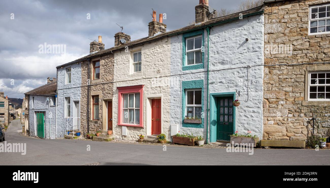 Whitewashed stone houses north yorkshire hi-res stock photography and ...