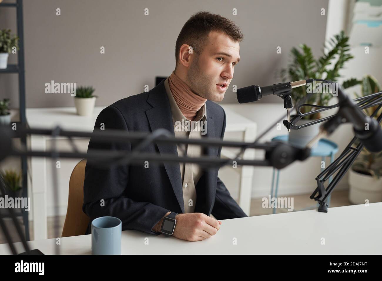Radio dj interview man hi-res stock photography and images - Alamy