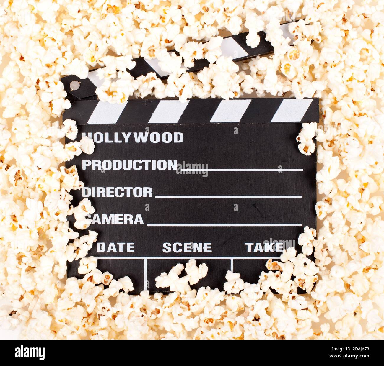 movie clapper board with popcorn Stock Photo - Alamy