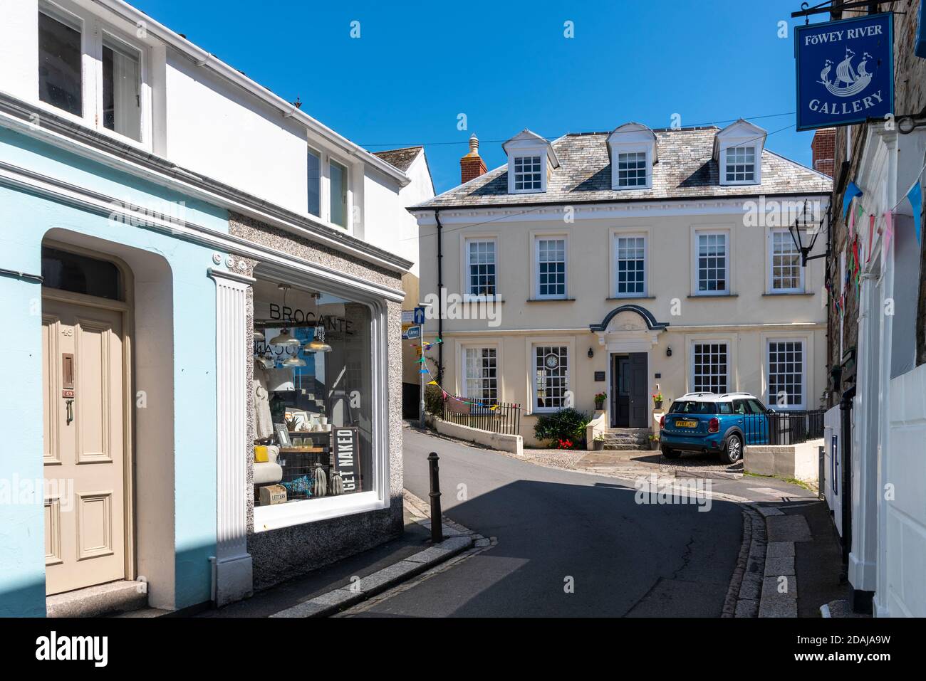 Fowey cornwall fore street hi-res stock photography and images - Alamy