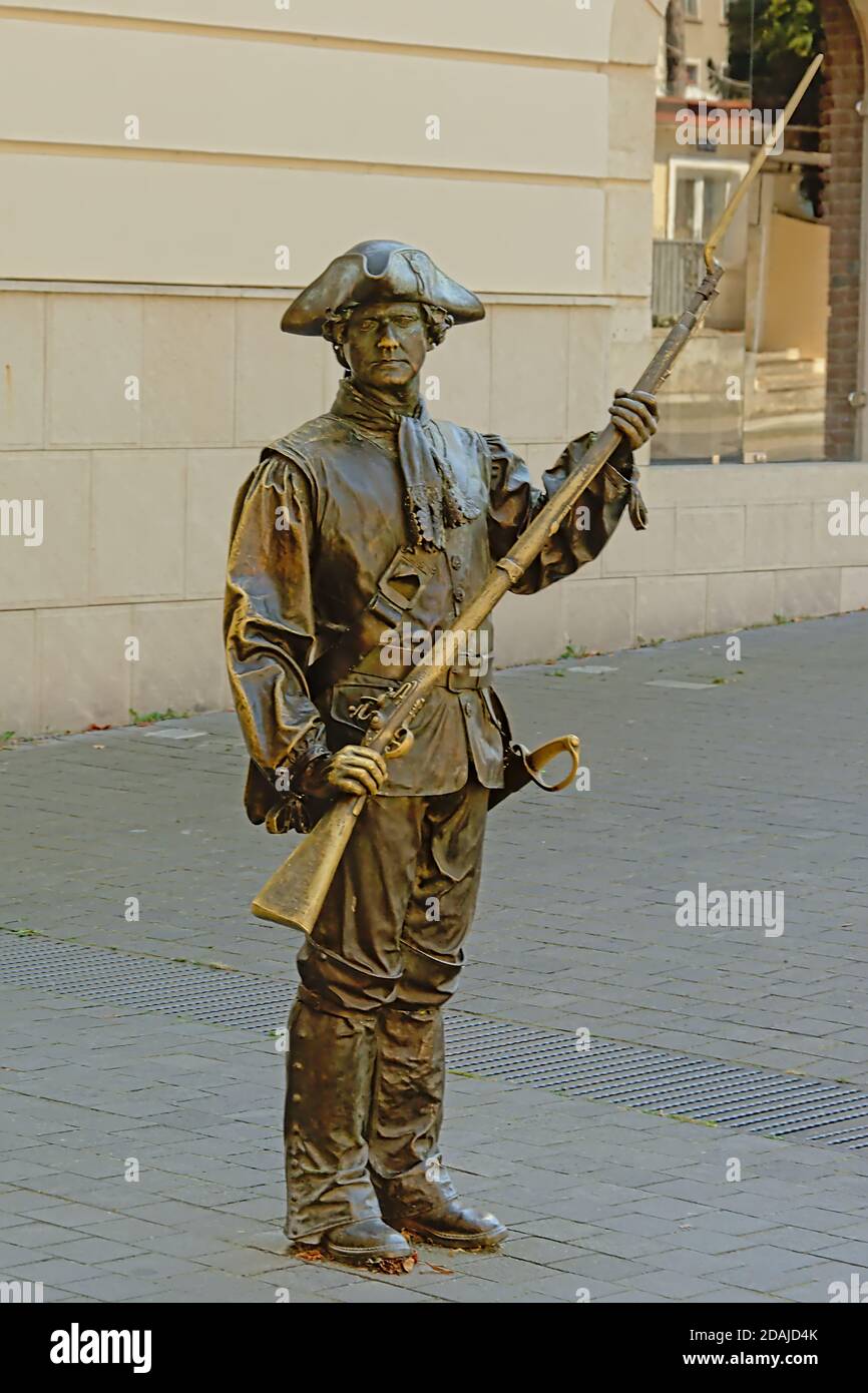 Bronze statue of a soldier carrying a gun Alba Iulia Stock Photo - Alamy