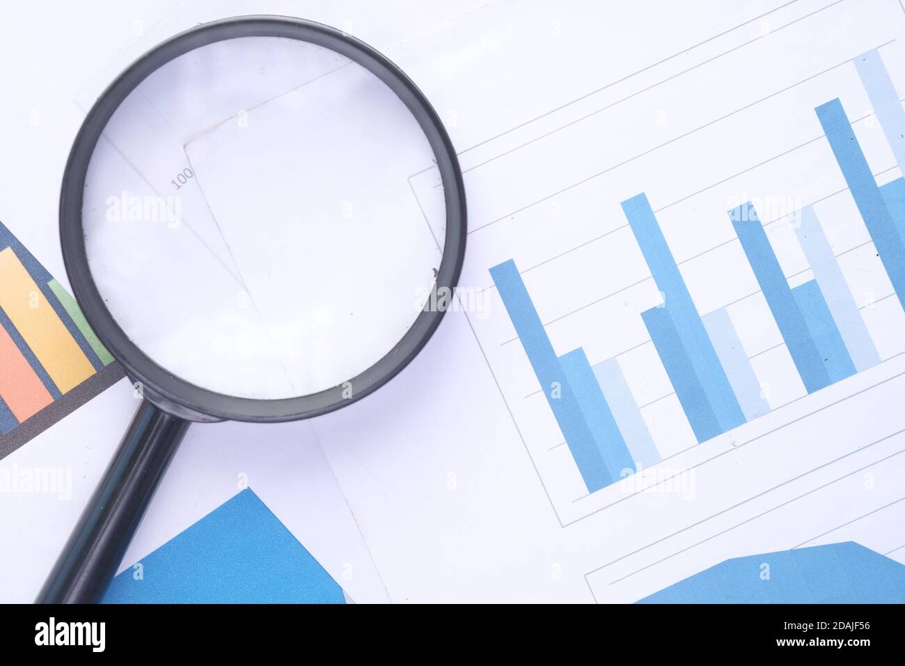 Graph magnifying glass hi-res stock photography and images - Alamy
