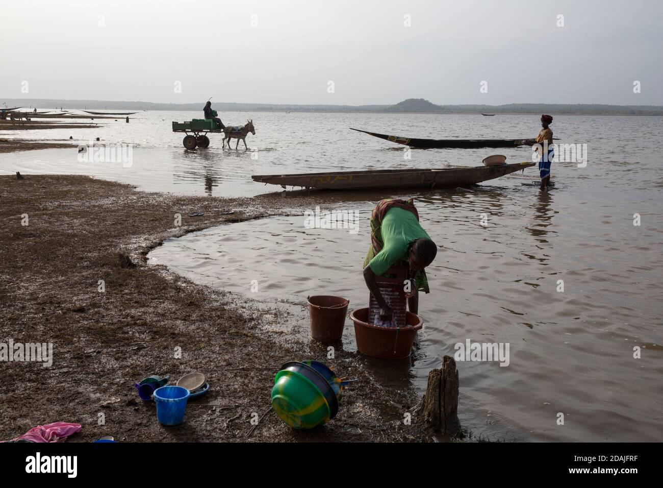 African women washing hi-res stock photography and images - Alamy