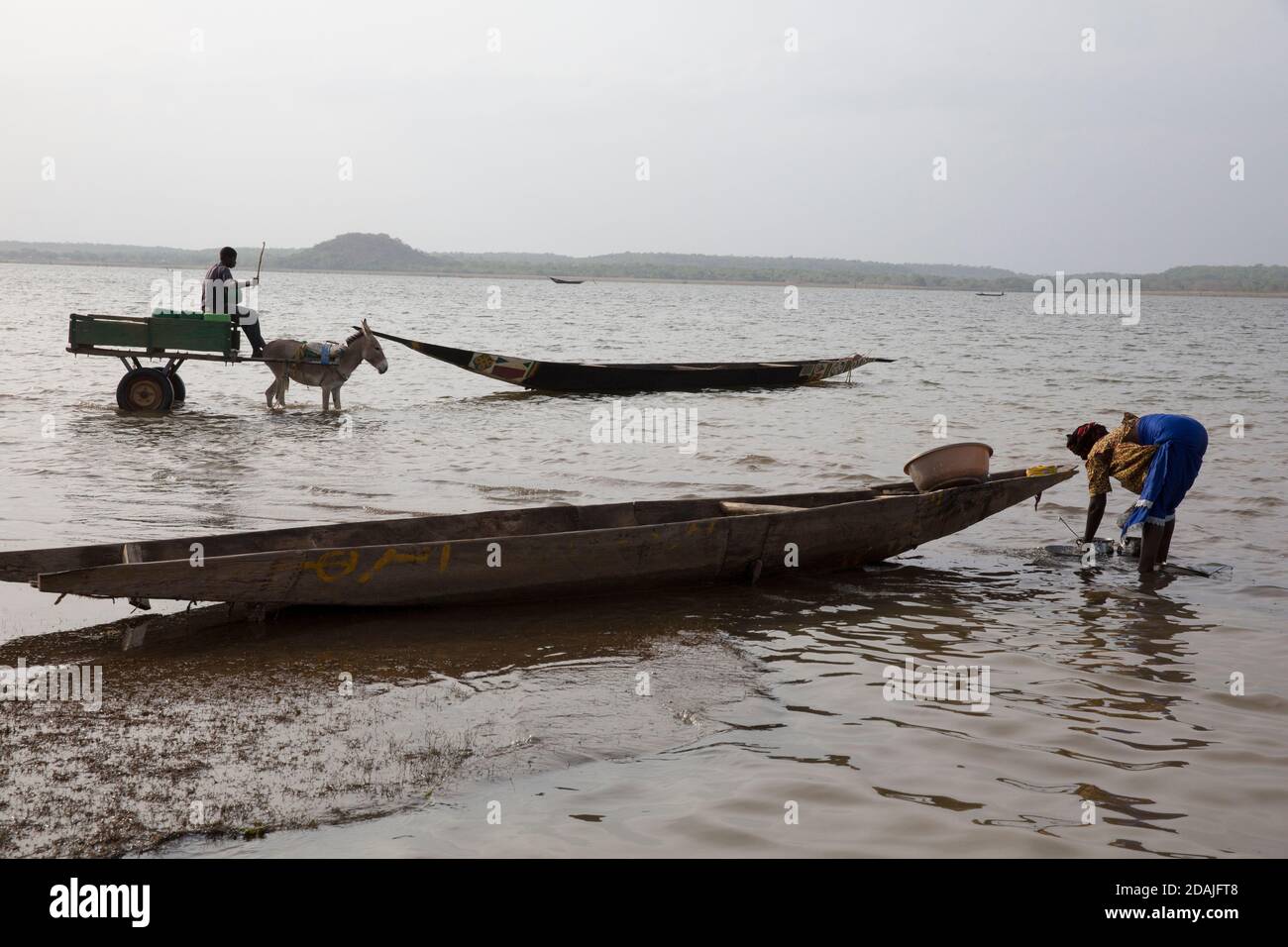 African women washing hi-res stock photography and images - Alamy