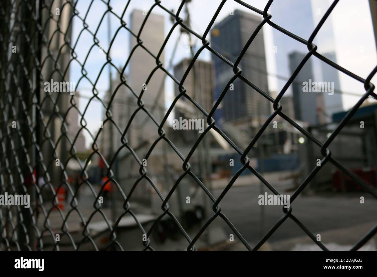 Metal wire mesh fence hi-res stock photography and images - Alamy