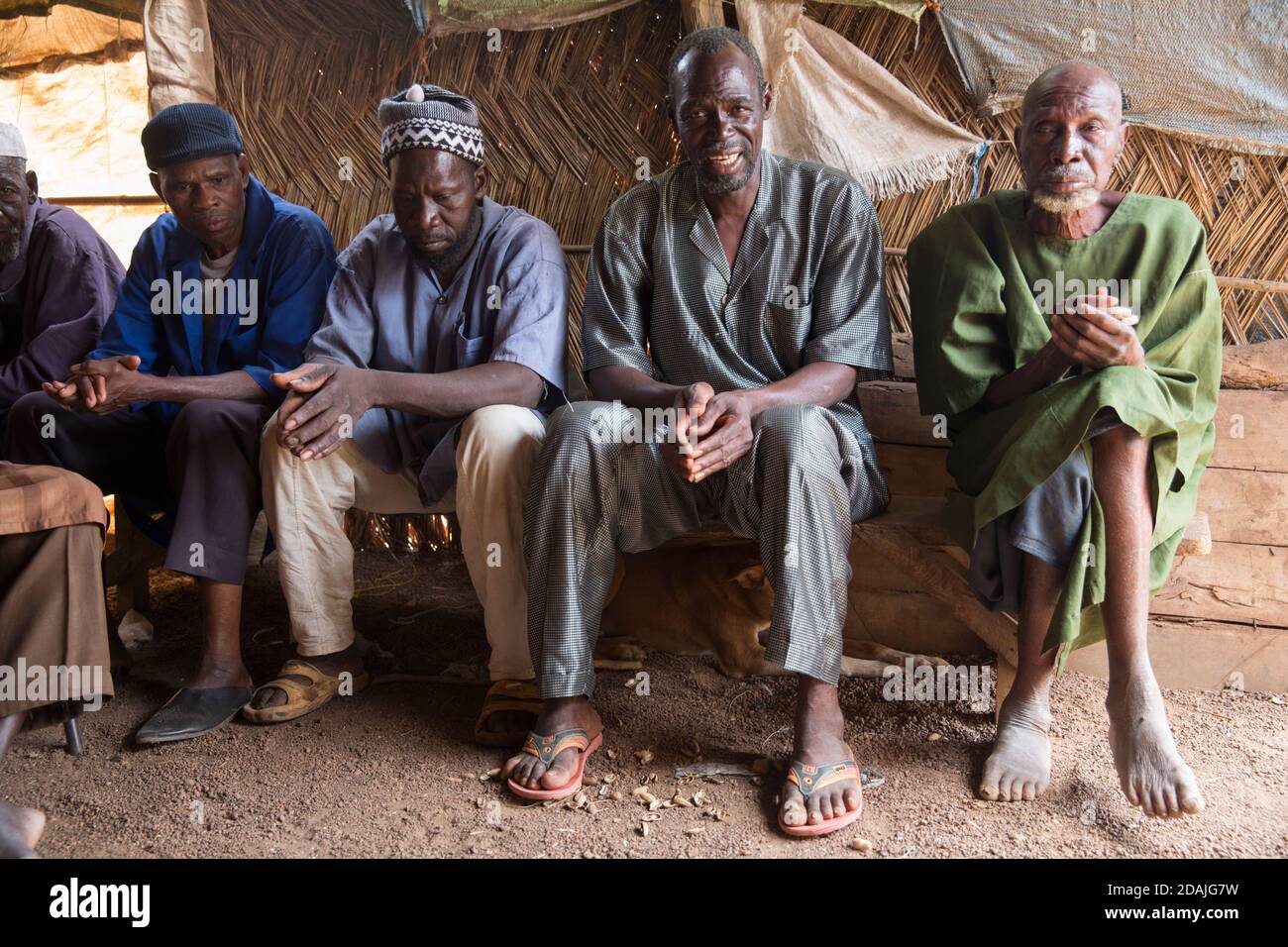 Mali people talking hi-res stock photography and images - Alamy
