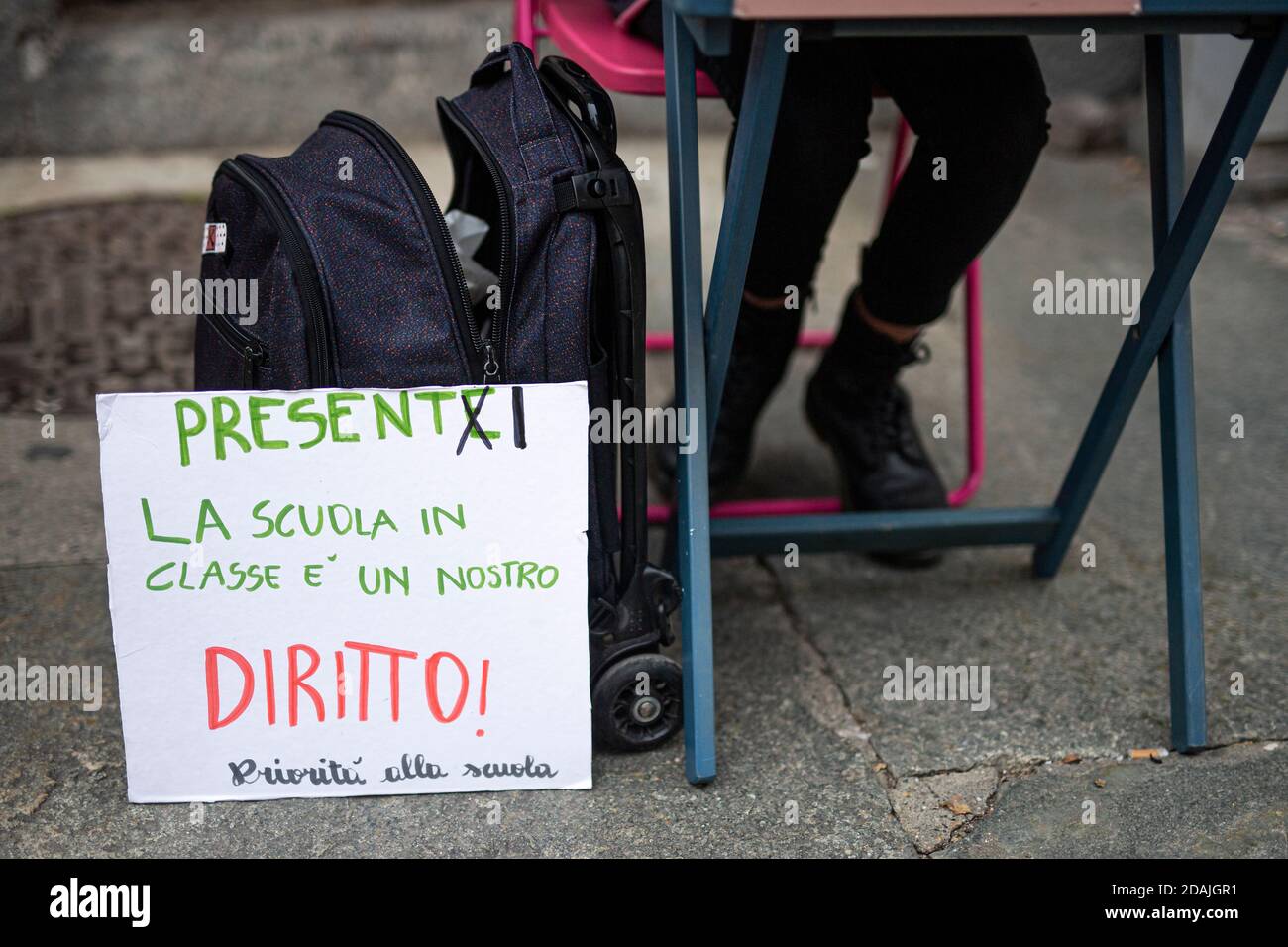 Secondary school classroom italy hi-res stock photography and images ...