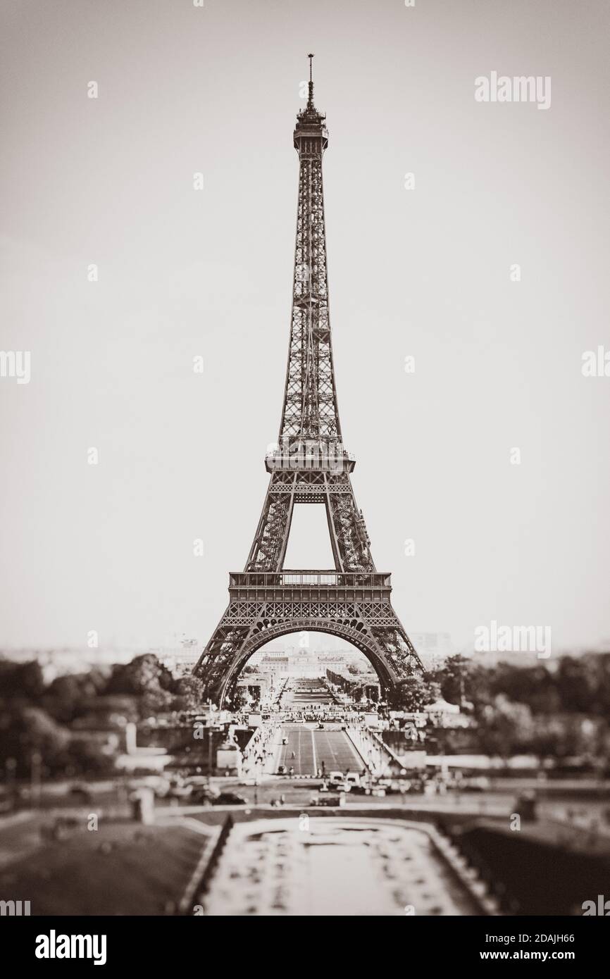 Eiffel tower old hi-res stock photography and images - Alamy
