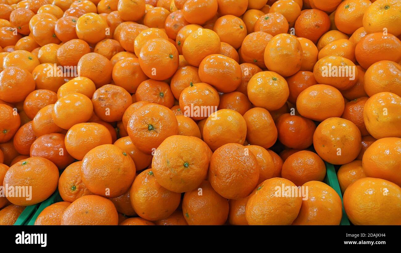Juicy mandarin oranges in bulk from Valencia in Spain Stock Photo - Alamy