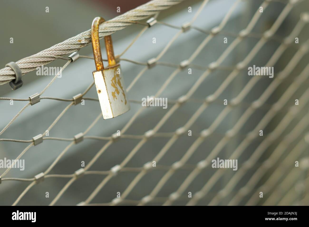 Couple love lock hi-res stock photography and images - Alamy