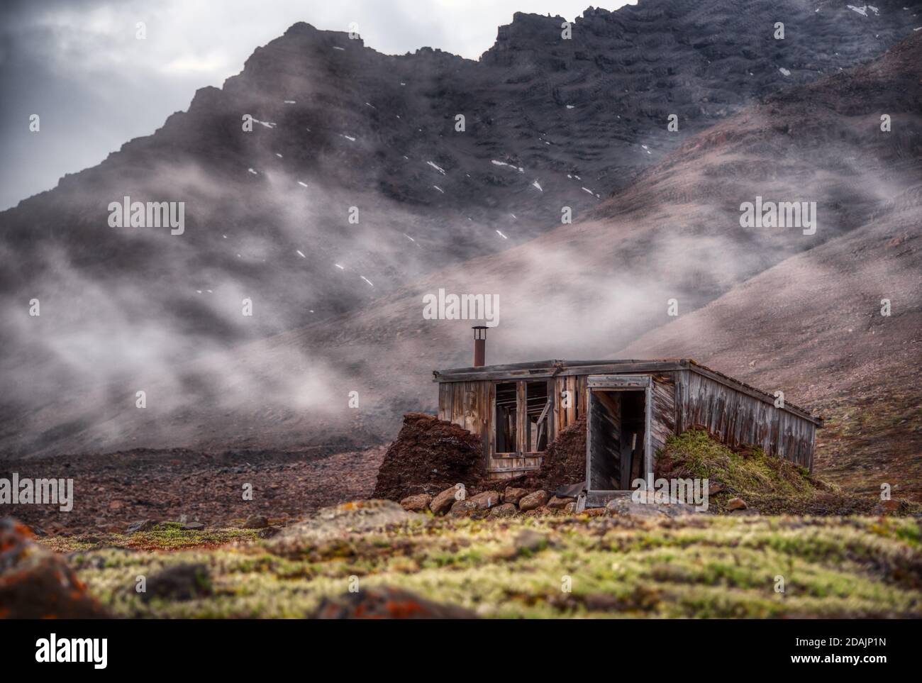 old hunters hut Stock Photo - Alamy
