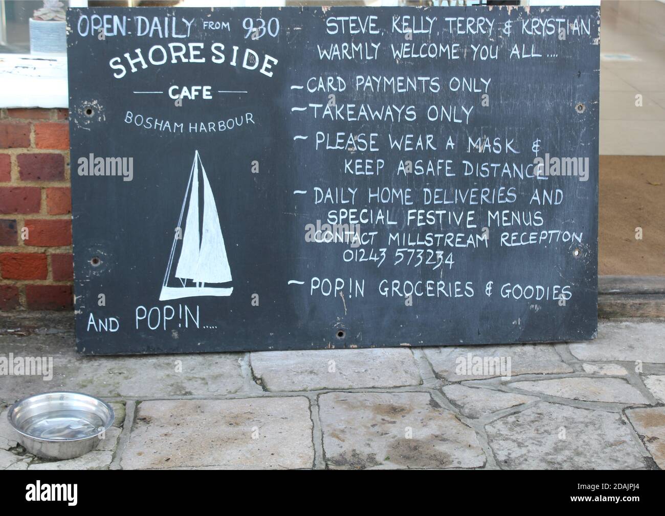 Card only sign cafe hi-res stock photography and images - Alamy