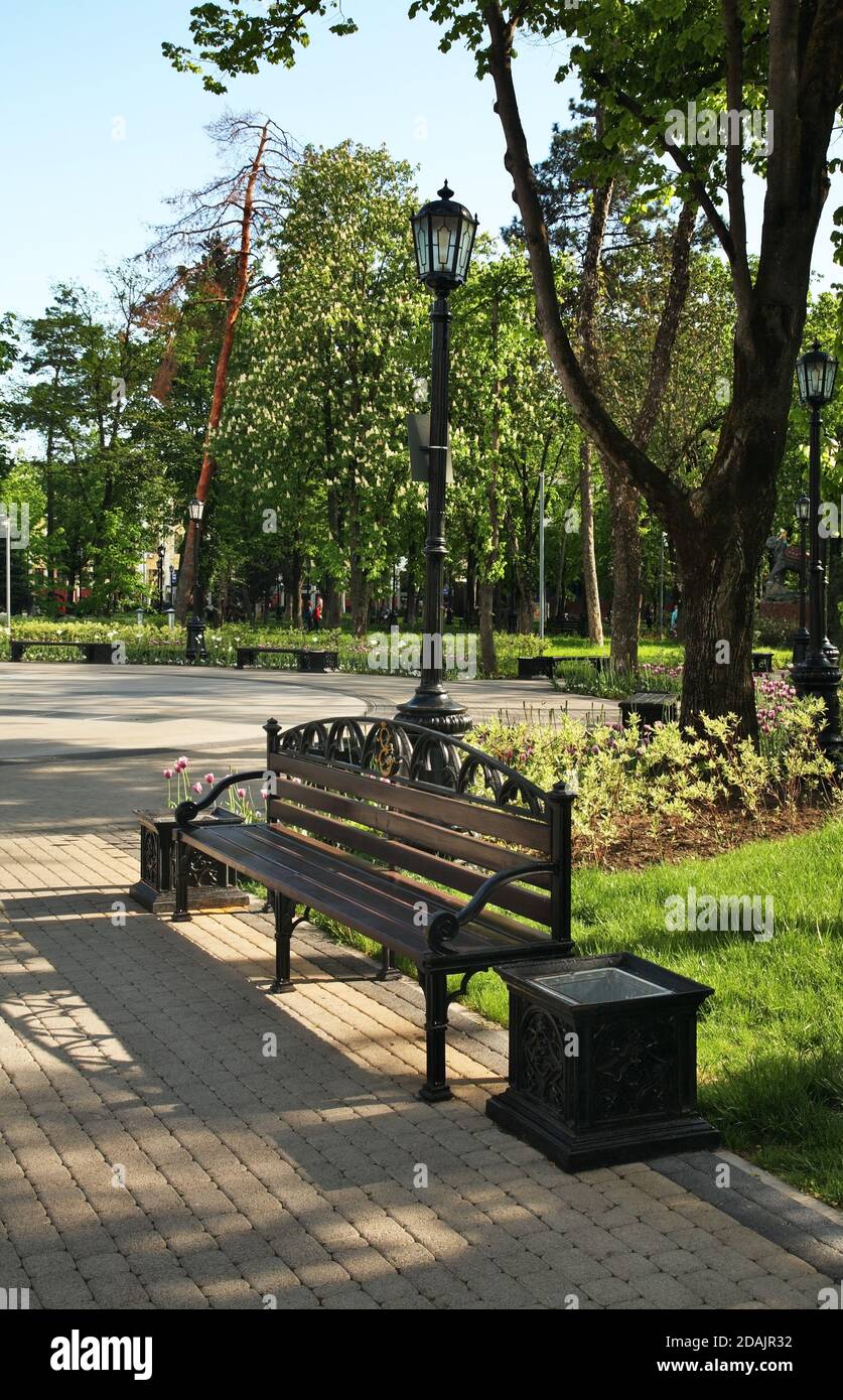 Friendship square hi-res stock photography and images - Alamy