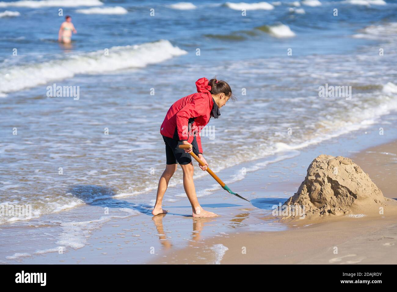 Girl sandcastle hi-res stock photography and images - Alamy