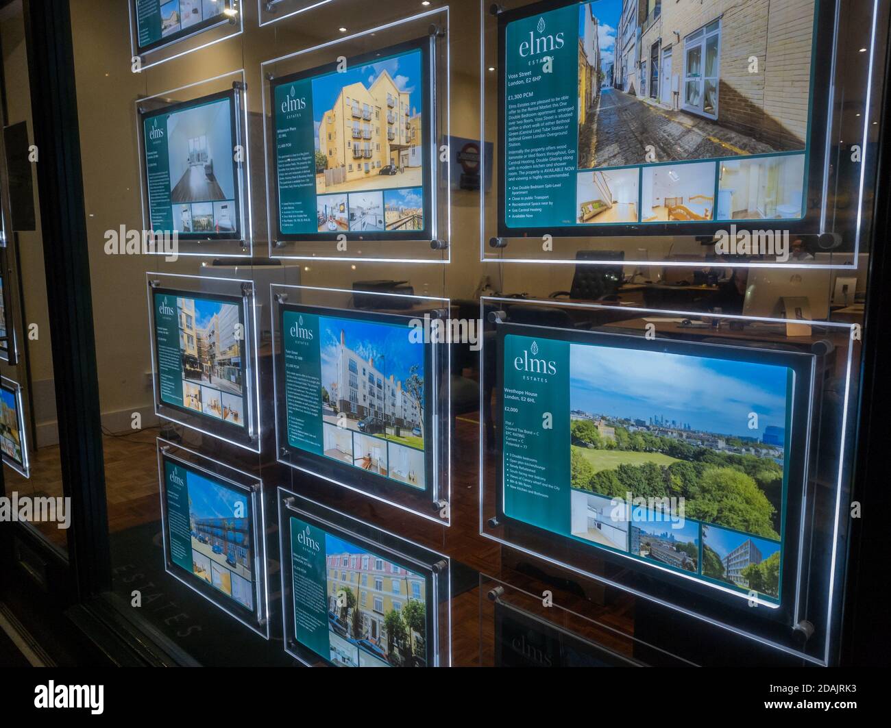 Real estate buying and selling hi-res stock photography and images - Alamy