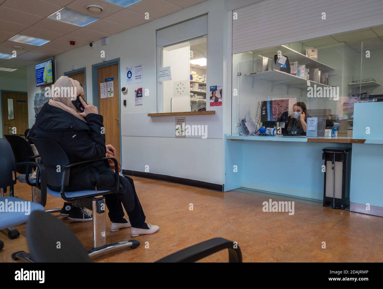 Hospital reception hi-res stock photography and images - Alamy