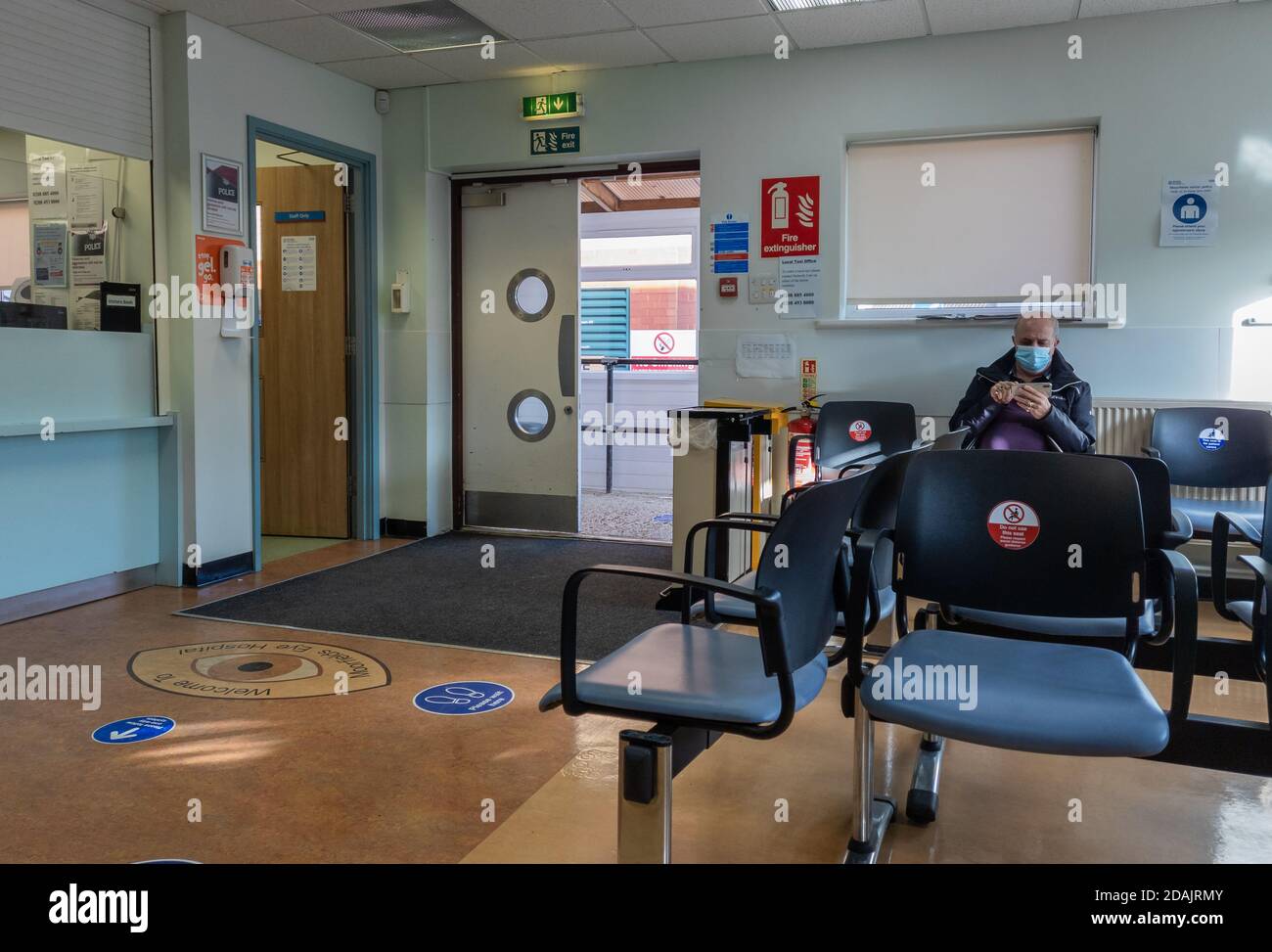 Hospital waiting room uk hi-res stock photography and images - Alamy