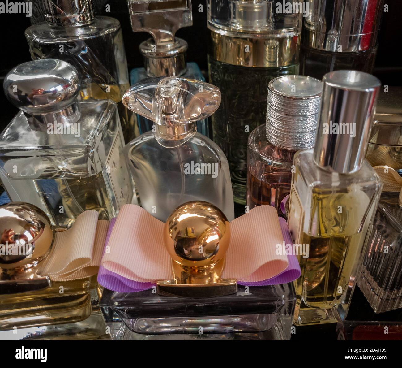 Luxury perfume bottles hi-res stock photography and images - Alamy
