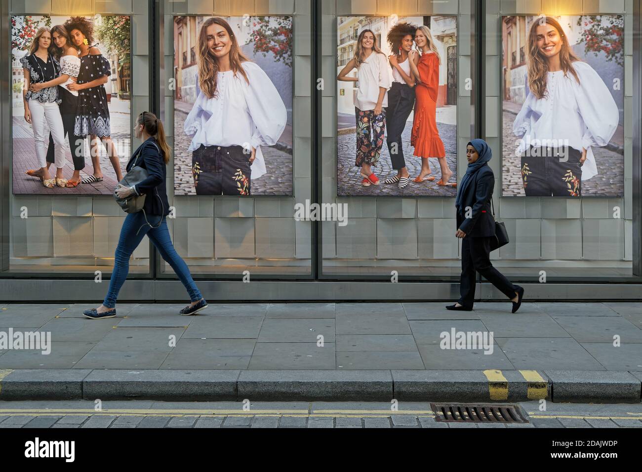 Advertising posters london hi-res stock photography and images - Alamy