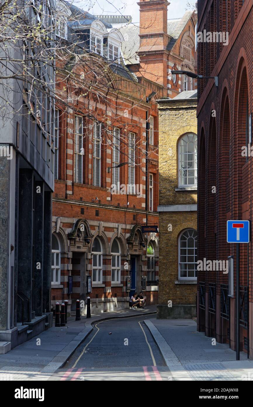 Empty city of london street hi-res stock photography and images - Alamy