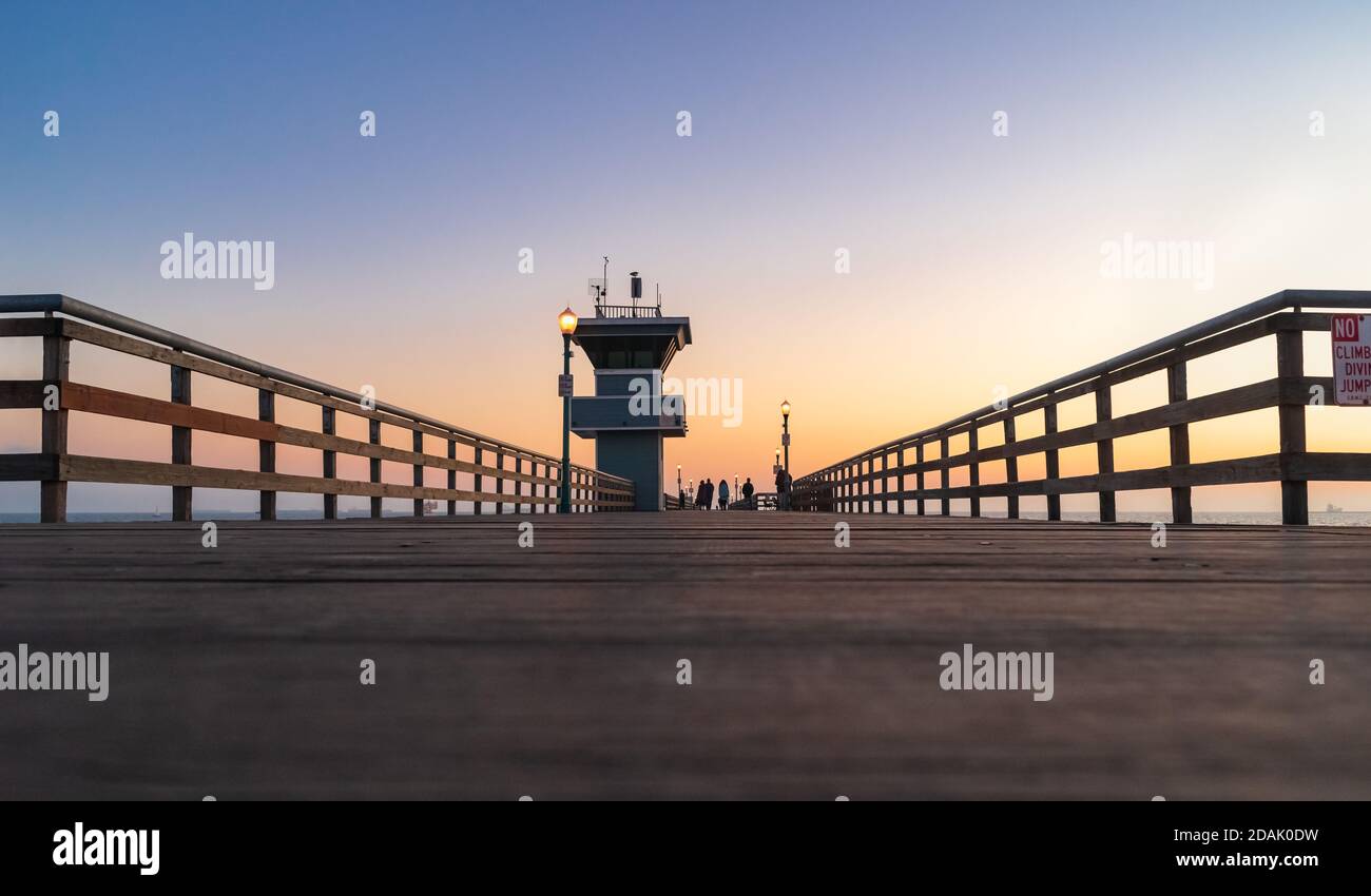 Huntington beach pier hi-res stock photography and images - Alamy