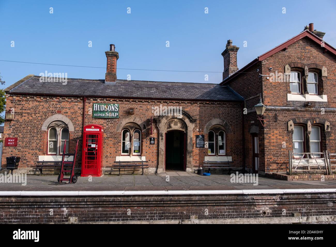 Hadlow road railway station wirral hi-res stock photography and images ...